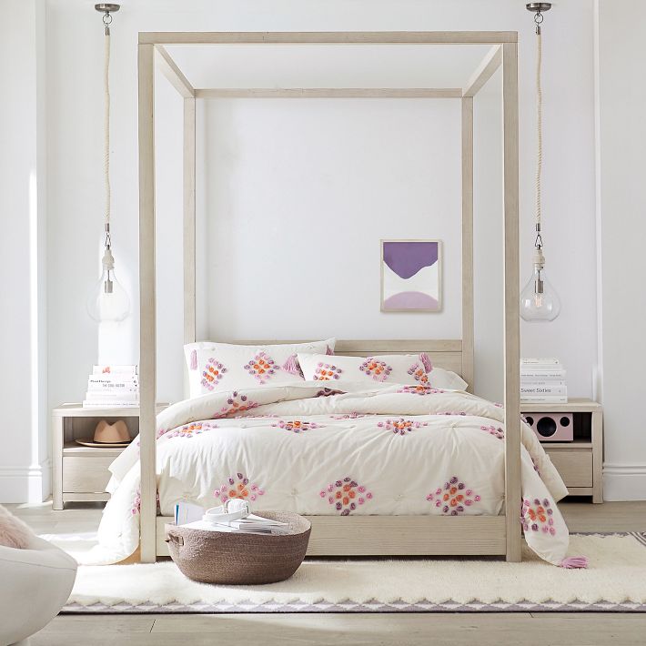 Costa Canopy Bed Queen Montauk White