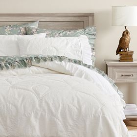 Harry Potter™ Hedwig™ Post Feathers Jacquard Quilt | Pottery Barn Teen