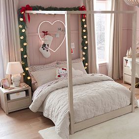 Hello Kitty® Heritage Linen Cotton Quilt | Pottery Barn Teen